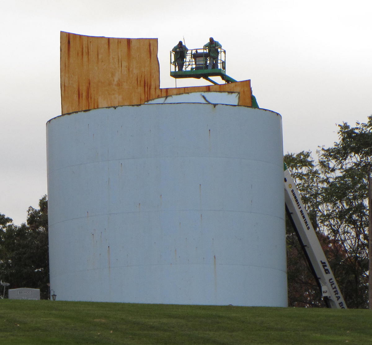 Erie Street Water Tank Demolition - Macedon Historical Society